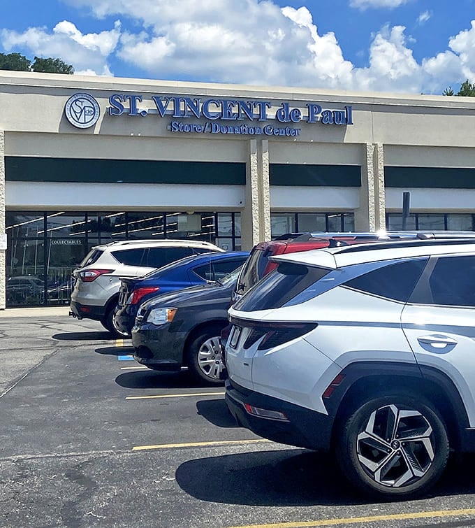 The exterior view of treasure-hunting headquarters. Those full parking spaces tell you everything you need to know about what's inside.