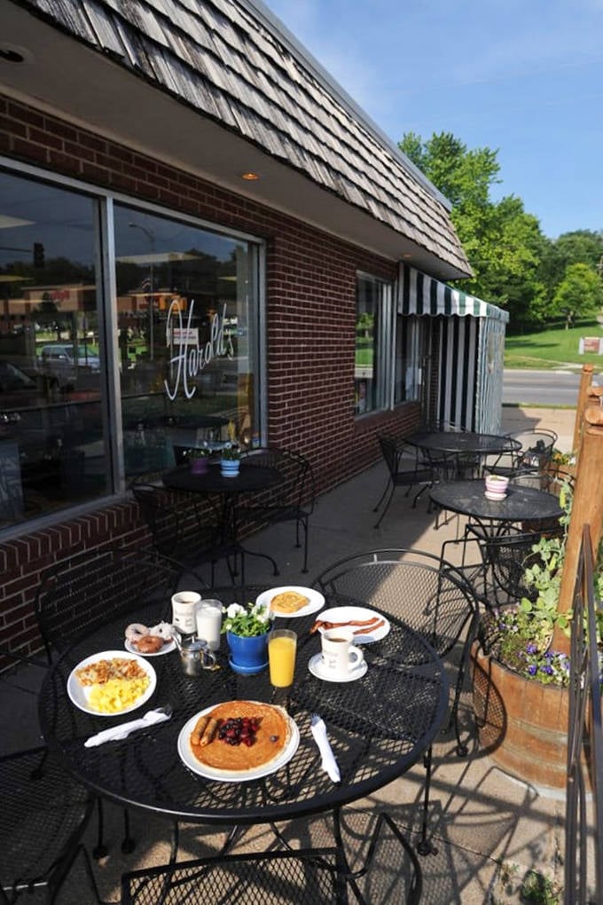 Outdoor dining that feels like eating in a neighbor's garden. Pancakes taste better with a side of fresh air and birdsong.
