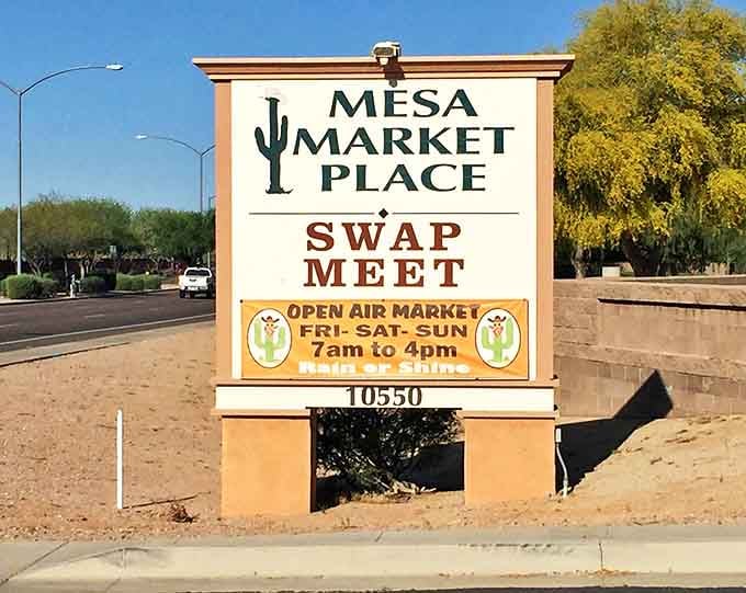 The sign that promises adventure: three days a week of treasure hunting from sunrise to late afternoon.
