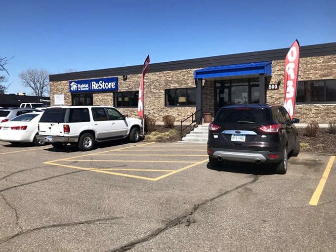 The front entrance: your gateway to decorating nirvana. That "OPEN" flag might as well say "OPPORTUNITY" for budget-conscious home enthusiasts.
