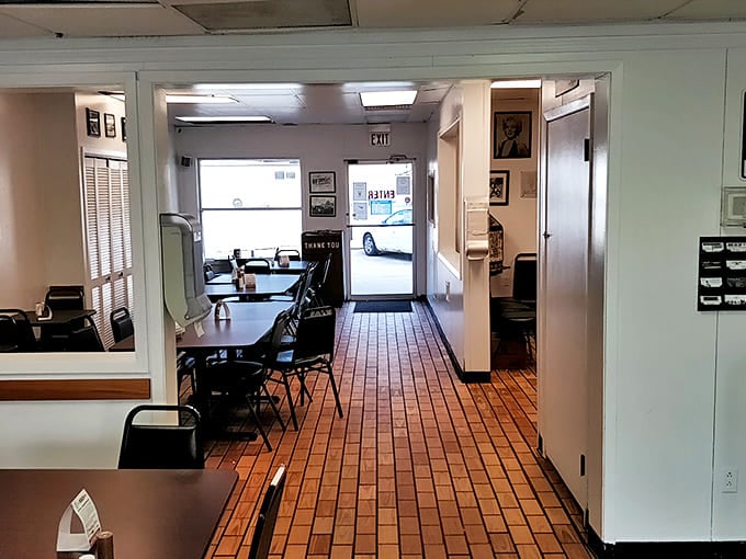 The no-nonsense interior says, "We're here for the food, folks." No distractions from what really matters&mdash;those legendary burgers and custard.