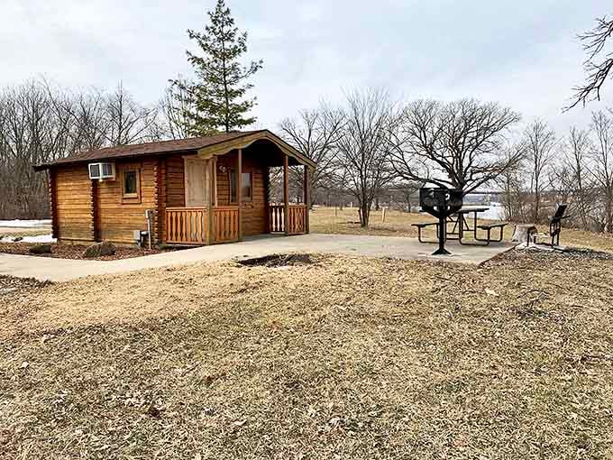 This rustic cabin rental offers the perfect compromise between roughing it and comfort &ndash; like camping with training wheels and air conditioning.