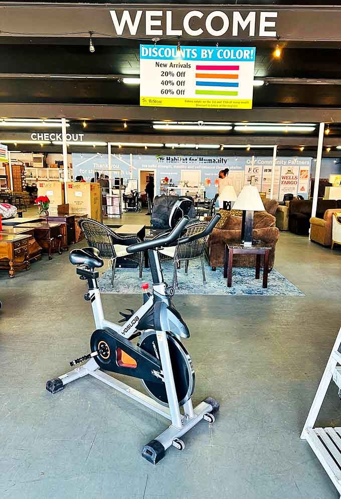 Welcome to bargain paradise! The color-coded discount system means the longer something stays, the cheaper it gets &ndash; patience rewards the persistent shopper.