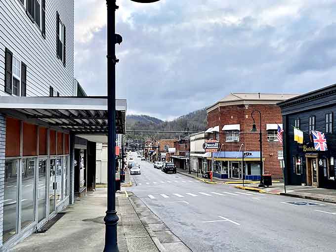 Williamsburg's historic downtown invites you to stroll brick-lined streets where time seems to move at a gentler, more neighborly pace.