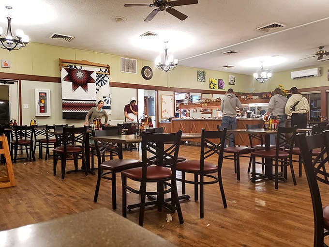 Inside, wooden floors and quilted wall hangings create that rare atmosphere where time slows down and appetites ramp up.