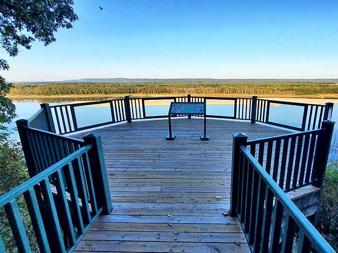 The reward at journey's end. This wooden overlook offers a front-row seat to the mighty Mississippi's daily performance&mdash;no tickets required, just comfortable shoes.