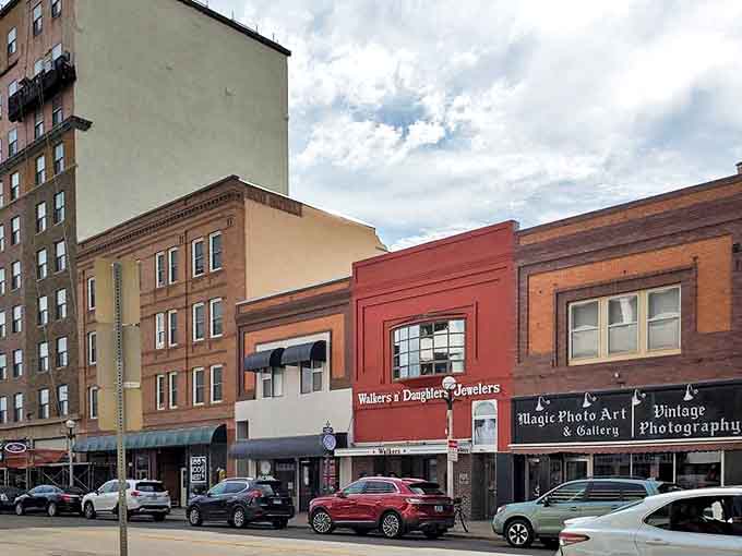 Brick facades and rooftop dining create an urban experience where you can enjoy a cocktail with a side of sunset views.