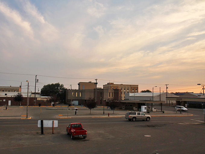 Downtown Glasgow at golden hour proves that small-town sunsets don't cost extra, unlike everything else in modern America.