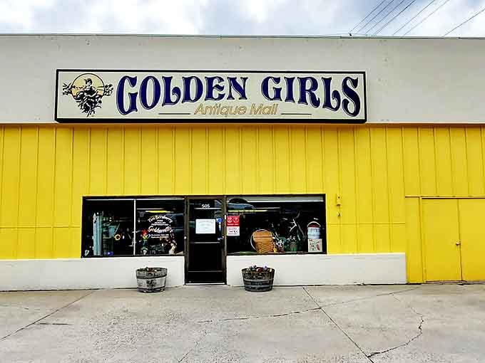 You can't miss this cheerful yellow building&mdash;it's practically screaming "Come inside, we've got stories to tell!"
