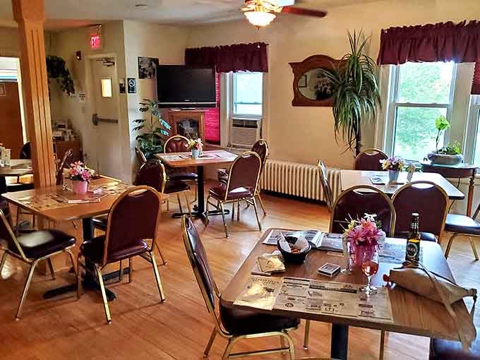 Inside, time stands still in the best possible way &ndash; simple tables, comfortable chairs, and an atmosphere that puts the focus where it belongs: on the food.