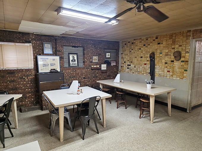 Simple tables, brick walls, and ceiling fans that have been circulating smoky goodness for generations. Minimalism never tasted so good.
