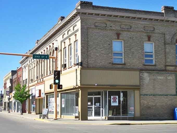 Turn onto 2nd Street and you'll find yourself in a Norman Rockwell painting come to life. The kind of place where "rush hour" means three cars at a stoplight.