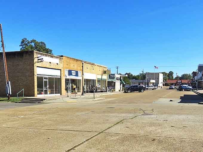 Vivian's main street looks like it was plucked straight from a Norman Rockwell painting. Americana at its finest!