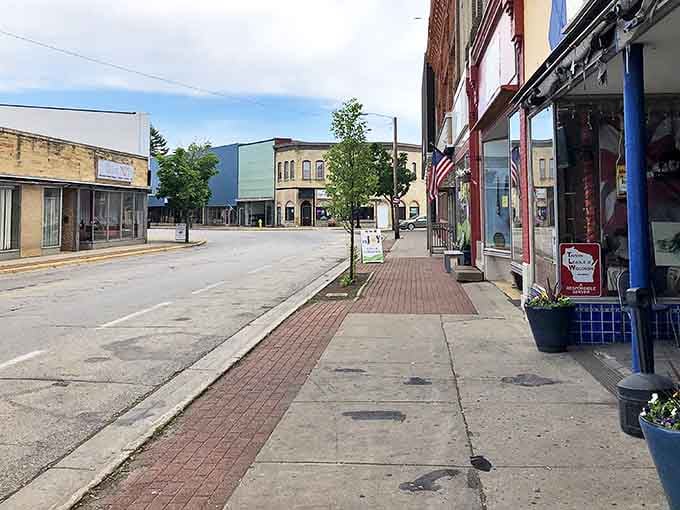 Small-town storefronts with big-time character. Marinette offers the kind of Main Street where shopkeepers still know your name.