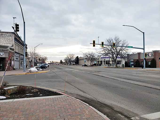 Main Street's wide lanes and ample parking feel like a throwback to simpler times&mdash;when "traffic jam" meant your grandmother's preserves.