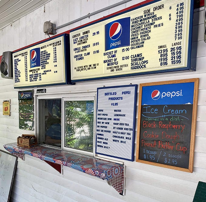 The no-nonsense menu board tells you everything you need to know&mdash;this place is about the food, not fancy descriptions.