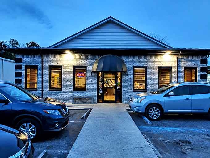 As evening approaches, this unassuming Charleston gem transforms into a beacon for those seeking chicken and waffles worth writing home about.