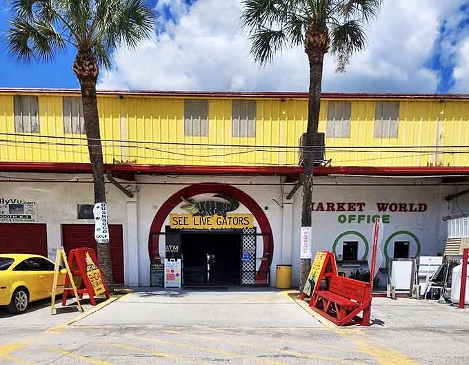 Those palm trees and yellow building say "Florida flea market" louder than any welcome sign ever could.