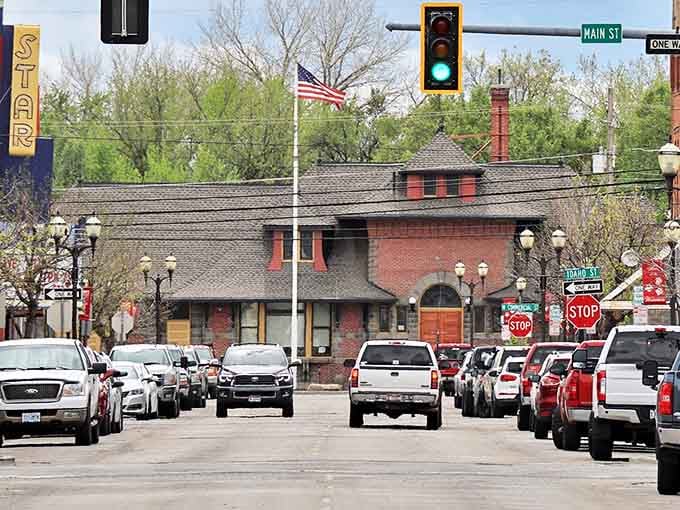 Weiser's main street intersection captures that "time stood still" feeling perfectly. The historic brick buildings and vintage lampposts make retirement feel like coming home.