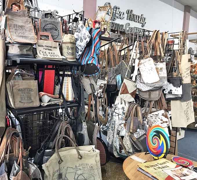 Tote-ally obsessed with this collection of vintage bags! Each one probably carried someone's lunch to work during the Eisenhower administration.
