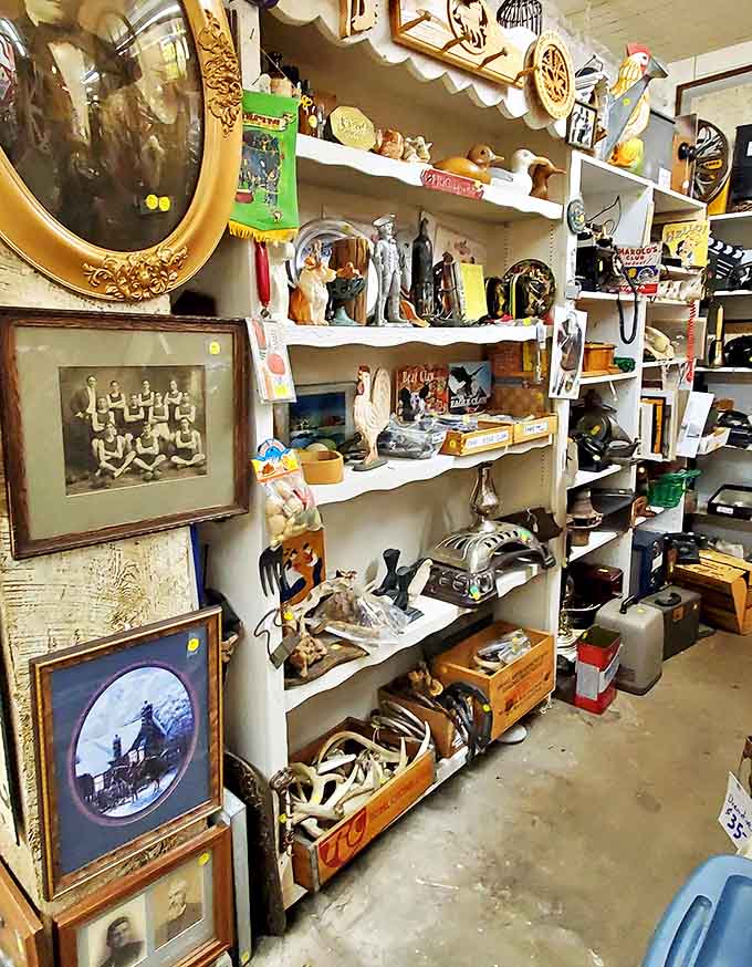 Organized chaos at its finest! From vintage sports teams to cowboy artifacts, this booth is Montana's memory lane in physical form.