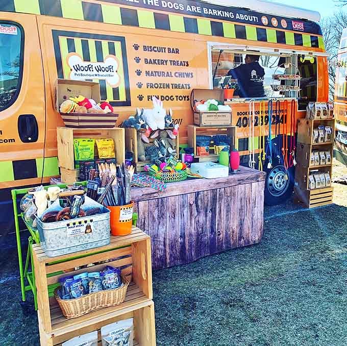 Even four-legged friends get the artisanal treatment here. The "Woof! Woof!" truck proves pet pampering has reached new, gloriously ridiculous heights.