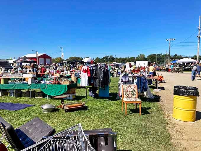 Bargain city limits! Springfield's massive market transforms ordinary fairgrounds into an extraordinary universe of potential treasures.