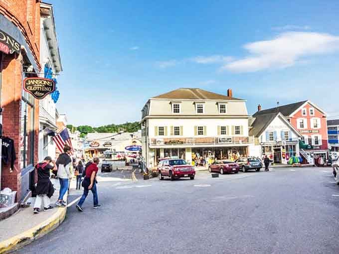 Boothbay Harbor's picture-perfect downtown invites leisurely strolls that cost nothing but reward with million-dollar views.
