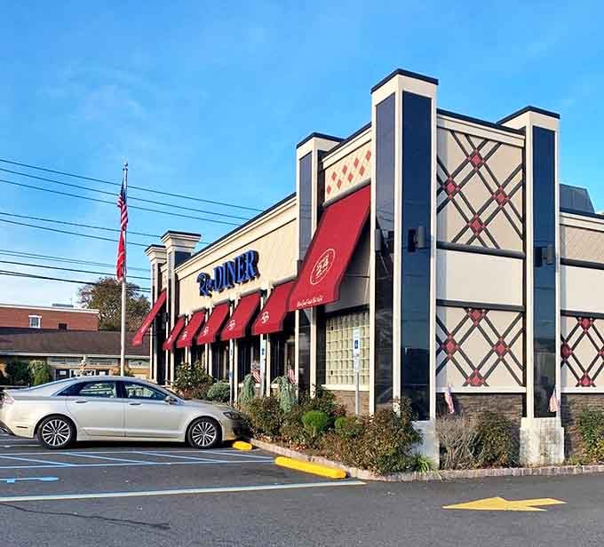 Red awnings and American flags &ndash; the Reo Diner knows exactly what it is: a temple to the religion of perfectly crispy hash browns.