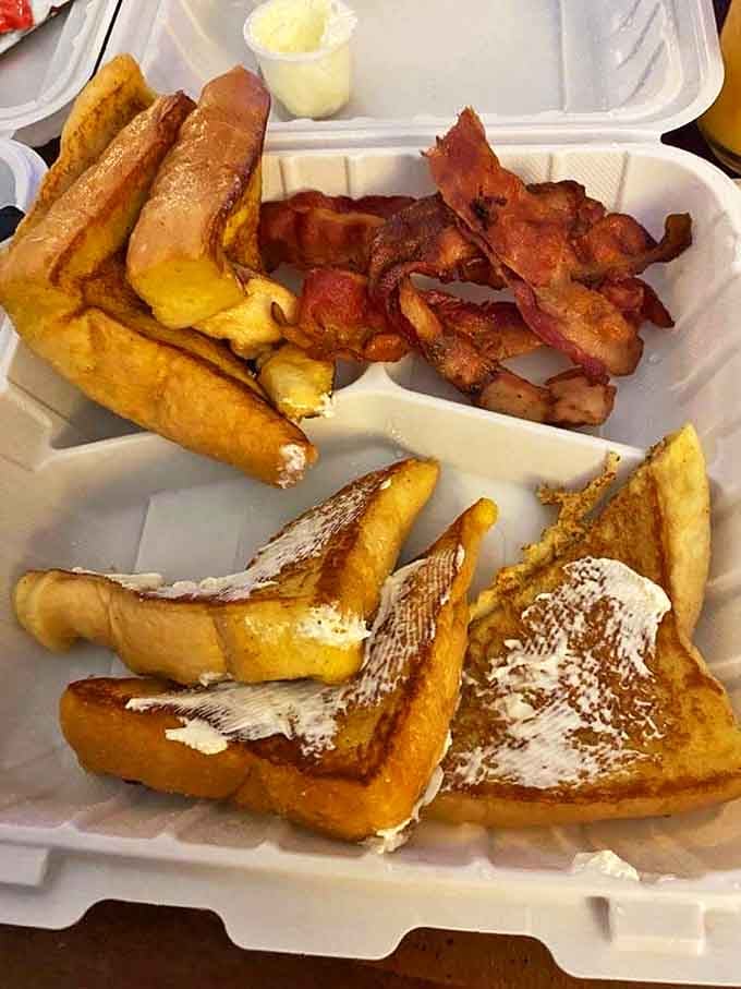 French toast that makes bread feel special again. Dusted with powdered sugar and paired with crispy bacon &ndash; the breakfast equivalent of a standing ovation.
