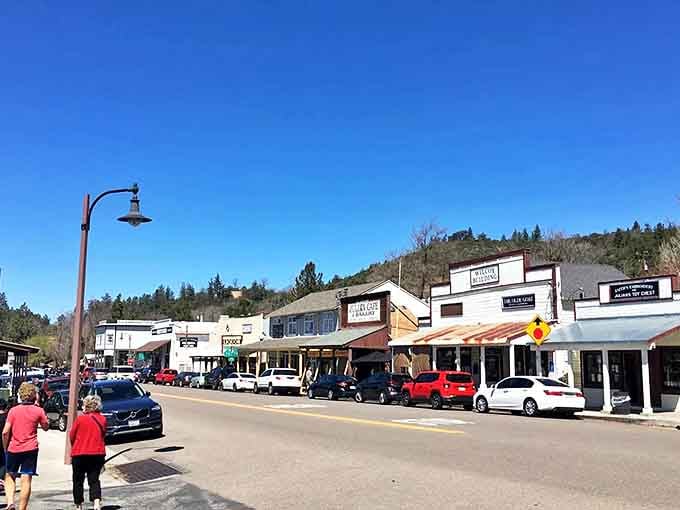 Step back in time on Julian's main drag, where these vintage buildings house everything from apple pie bakeries to old-fashioned general stores.