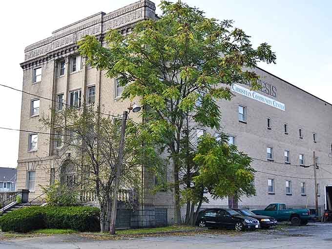 The impressive architecture of Niles tells stories of prosperity and community vision that continue to shape this charming Ohio town.