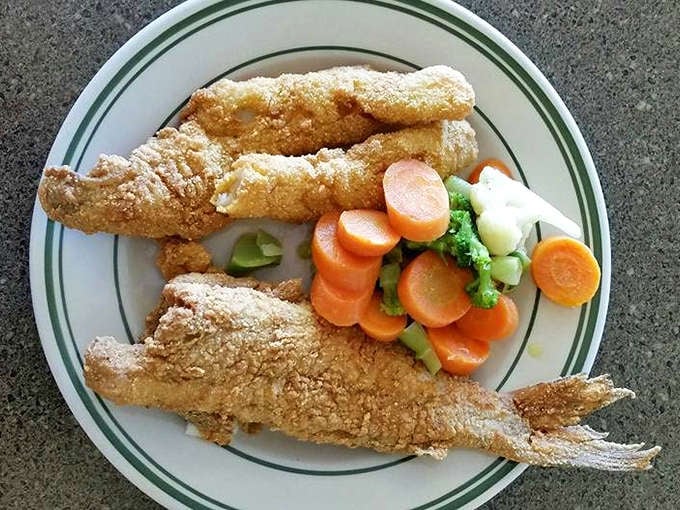 Golden-fried catfish that would make Mississippi River towns jealous, served with vegetables that didn't come from a freezer bag.