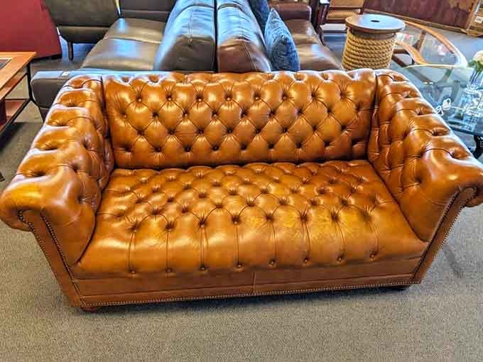 This gorgeous tufted leather sofa isn't just a couch&mdash;it's practically furniture royalty that somehow ended up at commoner prices.