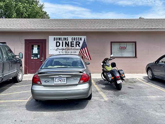 Bowling Green Diner's unassuming tan building is like that quiet friend who unexpectedly tells the best stories at dinner.