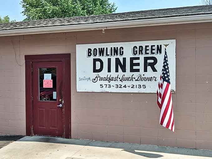 That American flag outside Bowling Green Diner reminds you their apple pie is as patriotic as it is delicious.