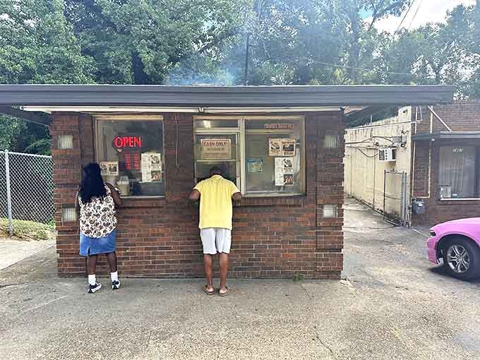 That little order window has served up countless plates of tender ribs and pulled pork to happy customers.