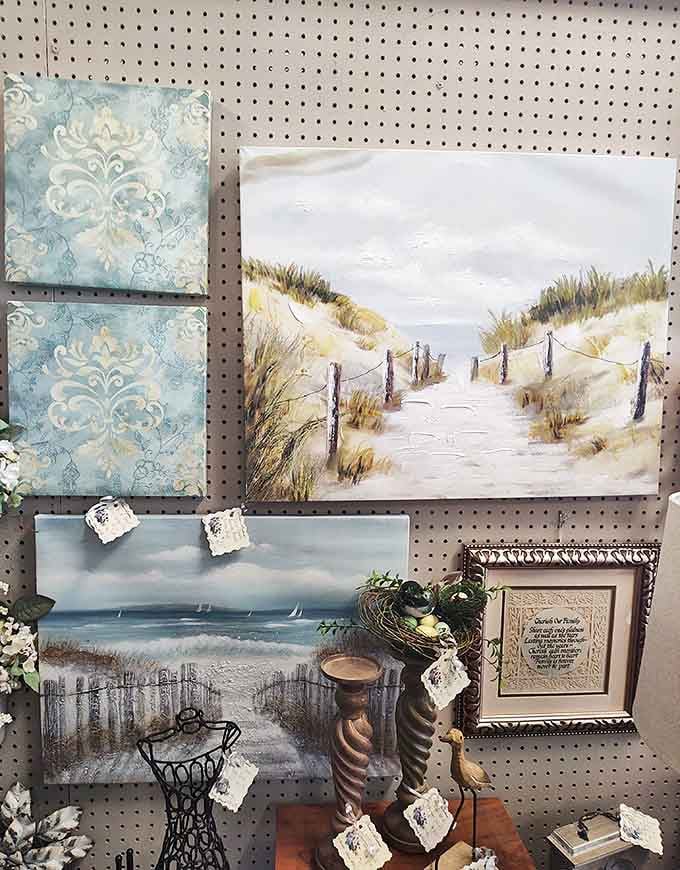 Coastal artwork that transports you to breezy shores, proving Tennessee may be landlocked but beach dreams are universal.