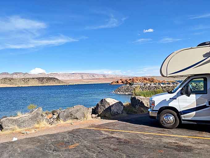 RV with a view: where your temporary home comes with a million-dollar landscape as the welcome mat.