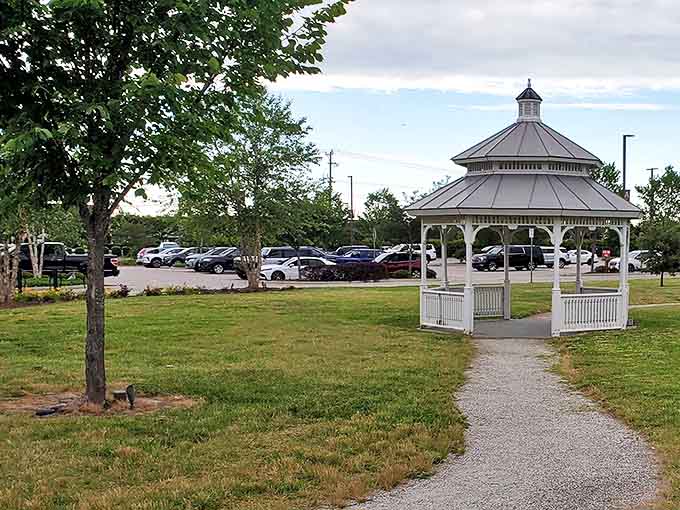 A gazebo oasis amid the retail storm. The perfect spot to regroup before diving back into discount designer territory.