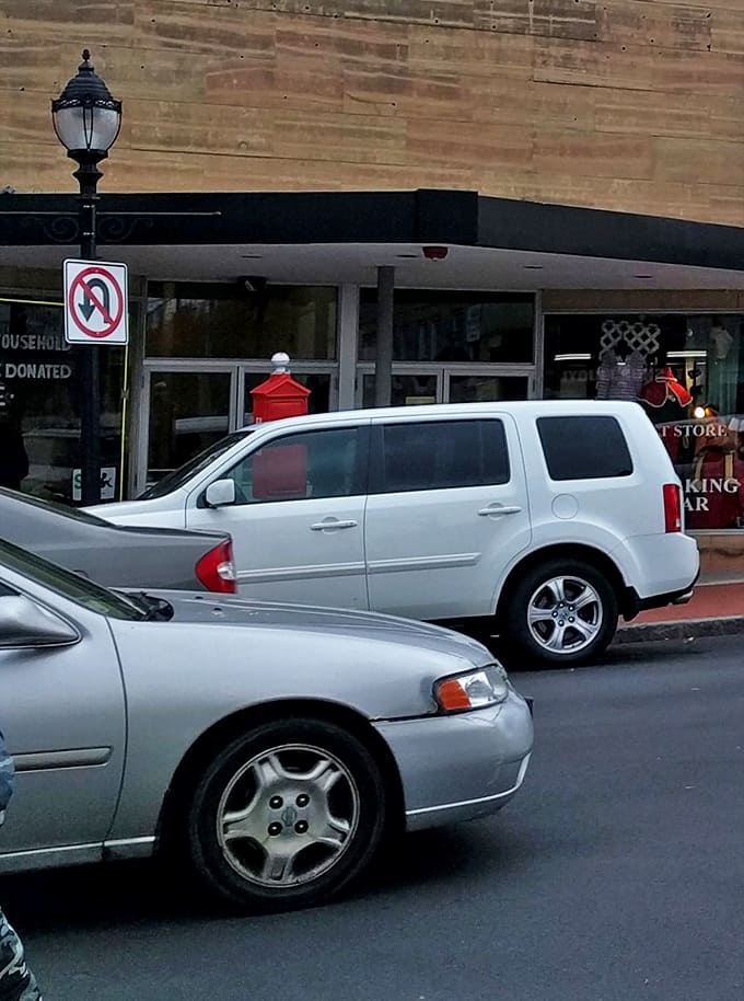Even the parking area has that "no frills, all thrills" vibe. Cars wait patiently while their owners embark on treasure-hunting expeditions inside.