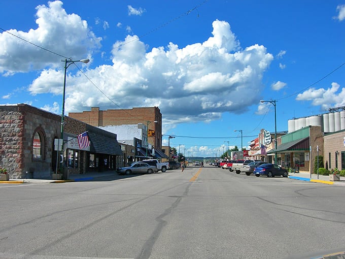 Bottineau's quiet streets offer the kind of peace that big-city folks pay therapists to help them find.