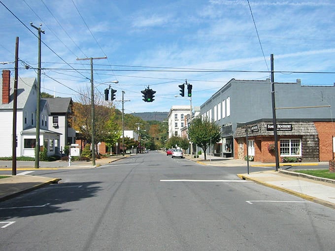 Mountain town intersection buzzes with quiet energy where traffic lights seem almost unnecessary for patient drivers.