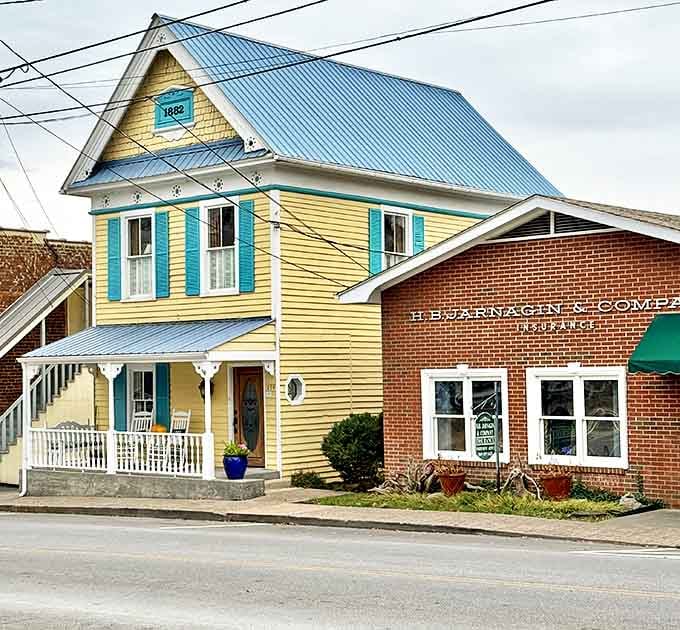 That cheerful yellow house with blue shutters isn't just pretty &ndash; it's Dandridge showing off its historic Southern charm.