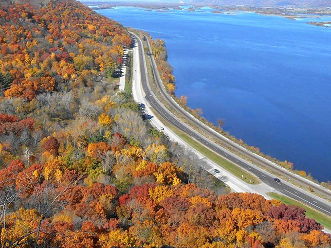 Gates offers retirees picture-perfect rural scenery with rolling hills and farmland stretching to the horizon&mdash;budget-friendly living with million-dollar views.