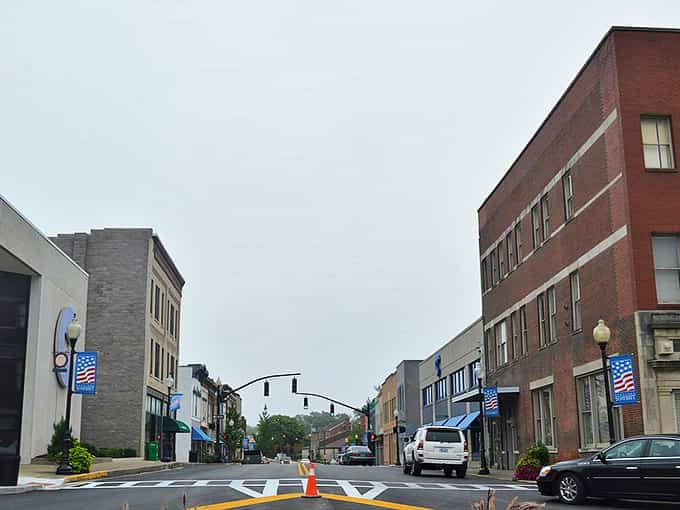 Somerset's revitalized downtown invites weekend explorers to stroll its streets, shop local businesses, and discover small-town Kentucky charm.