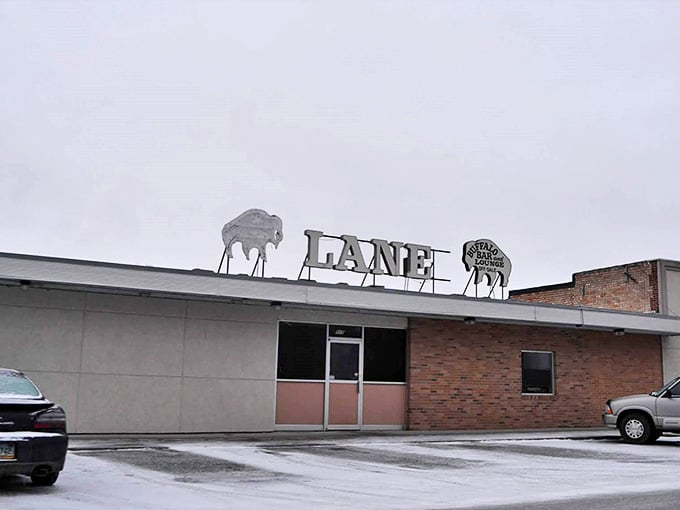 Buffalo Lanes isn't trying to be trendy&mdash;and that's precisely its charm. Those buffalo silhouettes on the roof say, "Yes, we're committed to our theme."