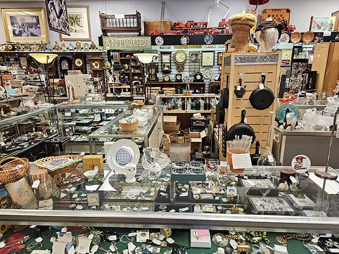 Treasure hunting at its finest in this antique wonderland. One person's dusty castoff becomes another's conversation-starting centerpiece.