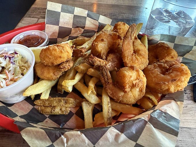 Fried seafood that defies gravity with its lightness. The perfect golden ratio of crispy coating to succulent shrimp will make you forget counting calories.