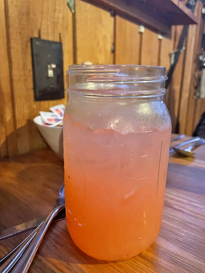 Even the lemonade comes in mason jars, because drinking from anything else would feel like wearing a tuxedo to a rodeo.